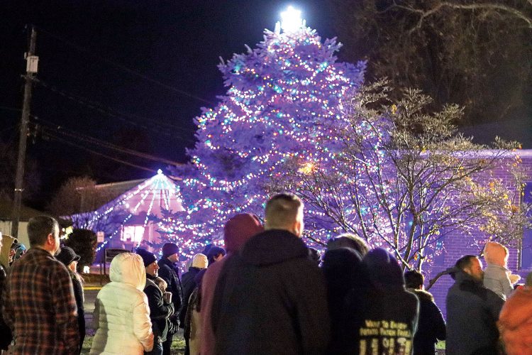 Gallery: Williamstown Tree Lighting | News, Sports, Jobs - Marietta Times